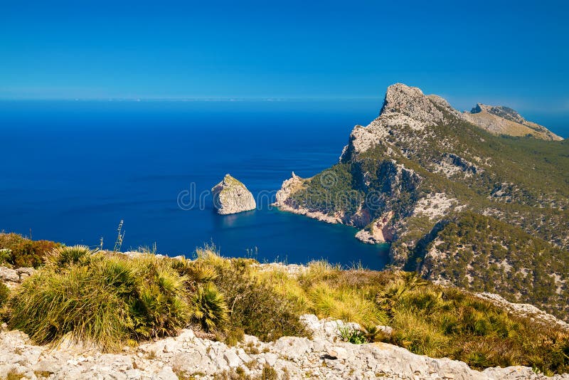 Collines Rocheuses De Cap De Formentor Image stock - Image du endroit ...