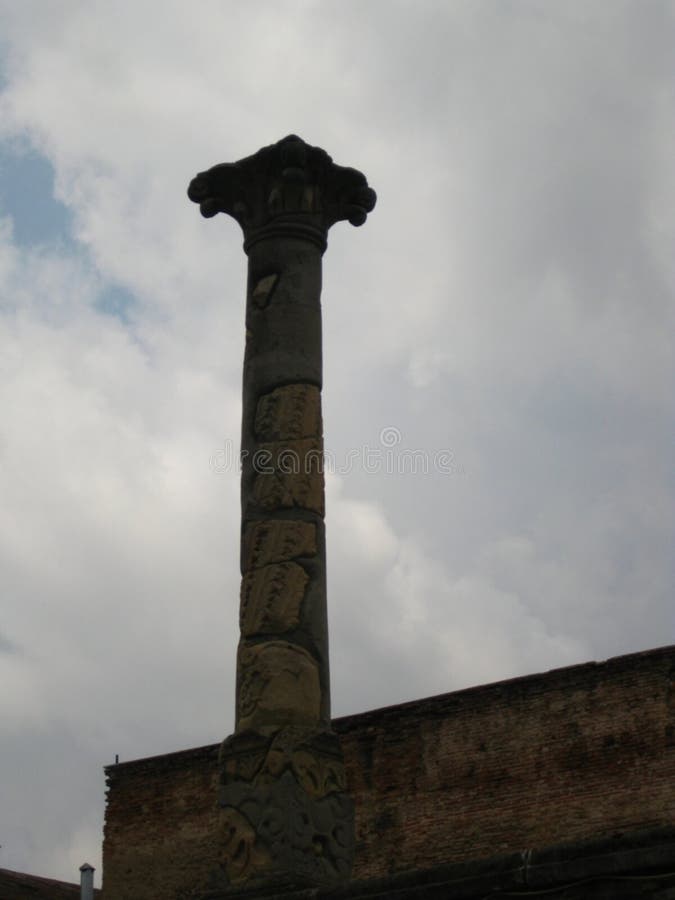 Collonade-of-royal-court-ruins Picture. Image: 87862814