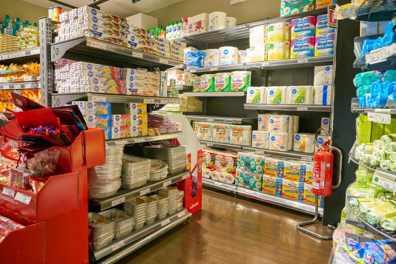 Colmado foto de archivo editorial. Imagen de moderno - 121468303