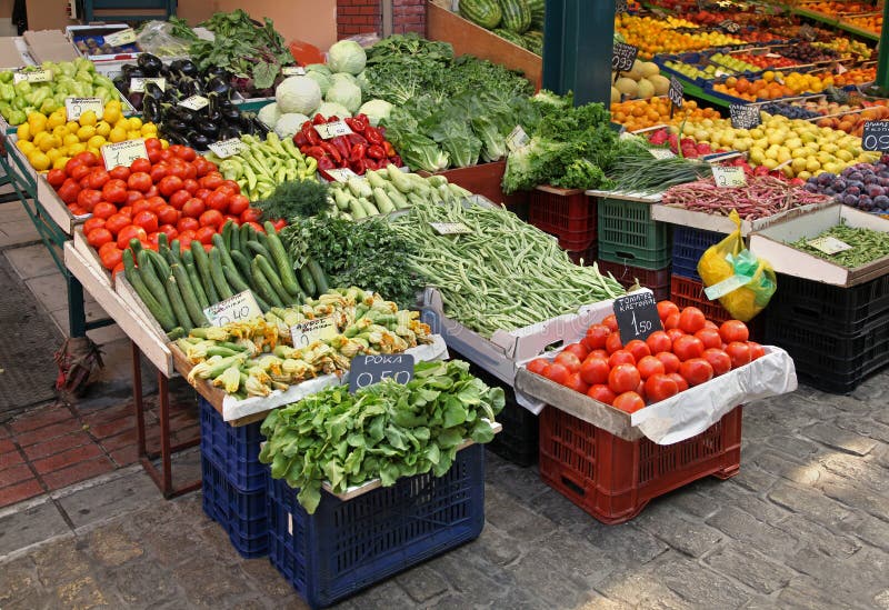 Colmado imagen de archivo. Imagen de ciruelo, ensalada - 30110673