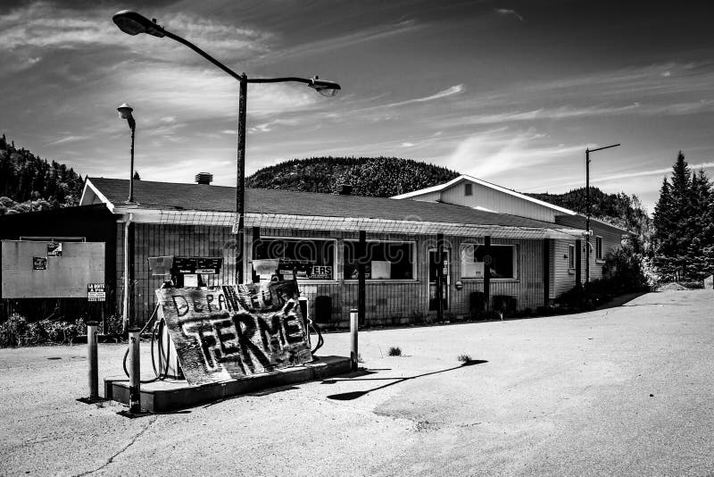 Colmado Cerrado (traducción) Foto editorial - Imagen de almacén ...