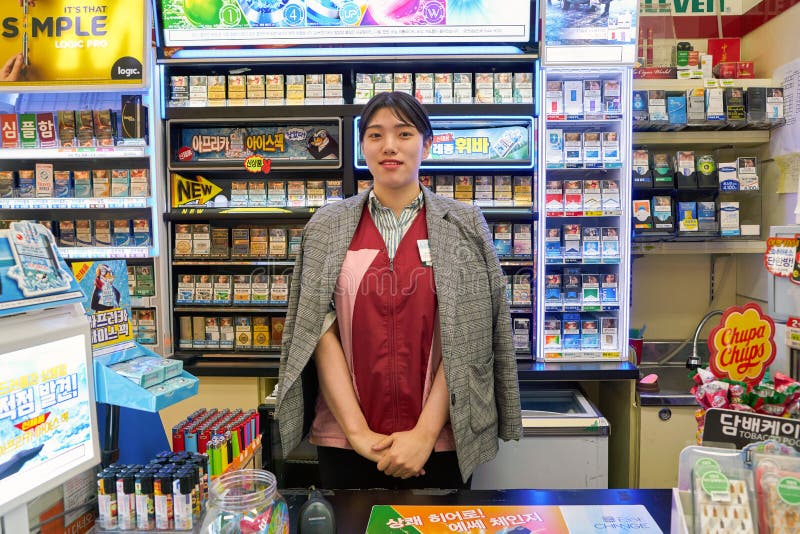 Colmado 7-Eleven foto editorial. Imagen de licencia - 105099721