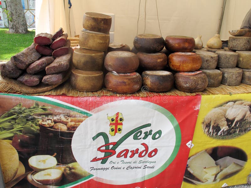 Colmado italiano fotografía editorial. Imagen de queso - 24140637