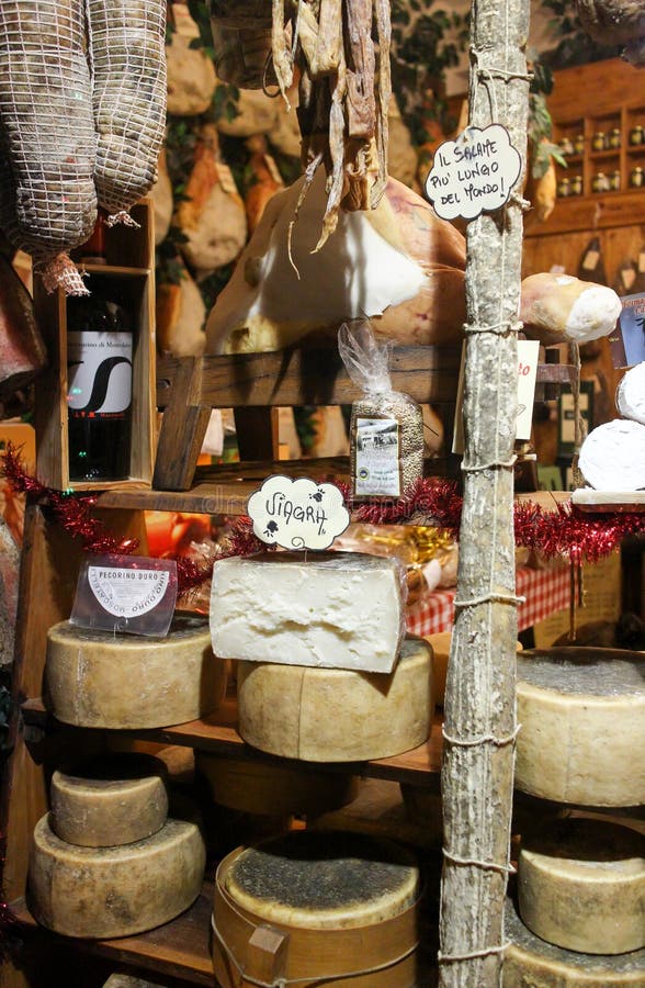 Colmado italiano fotografía editorial. Imagen de ingrediente - 36200337