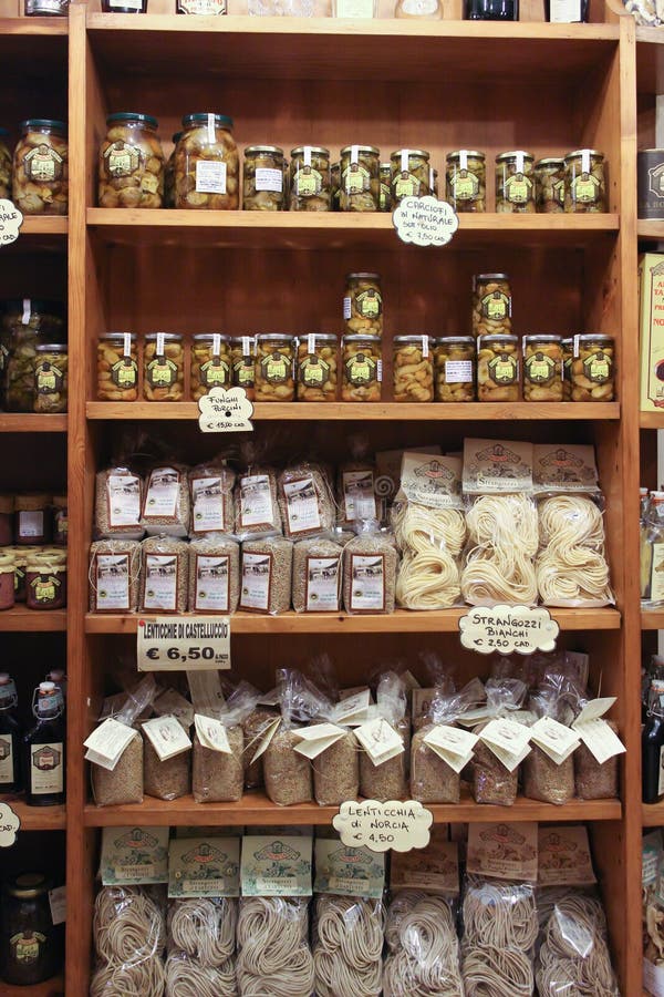 Interior Del Colmado En Italia Foto editorial - Imagen de salchicha ...