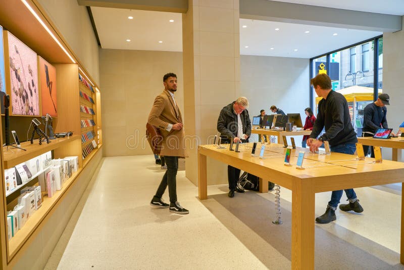 Apple store editorial photo. Image of people, table - 158298121