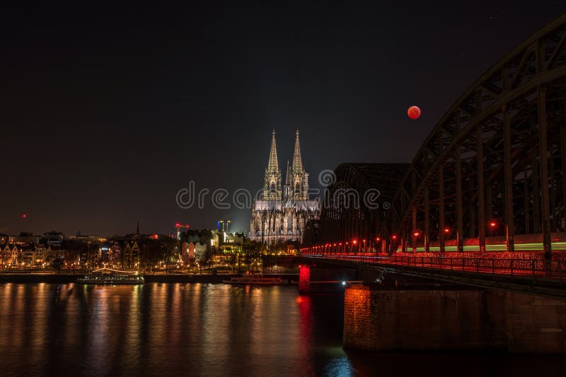 Cologne Lunar Eclipse on 21.01.2019, Cologne Cathedral. Stock Photo ...