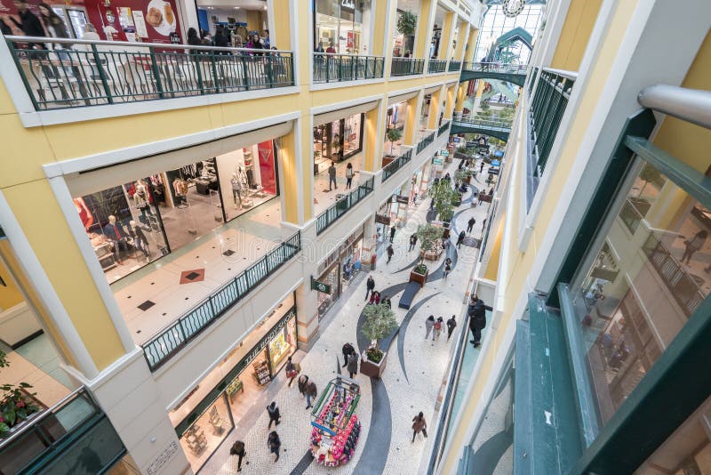Colombo Shopping Center imagem editorial. Imagem de lisboa - 68845515