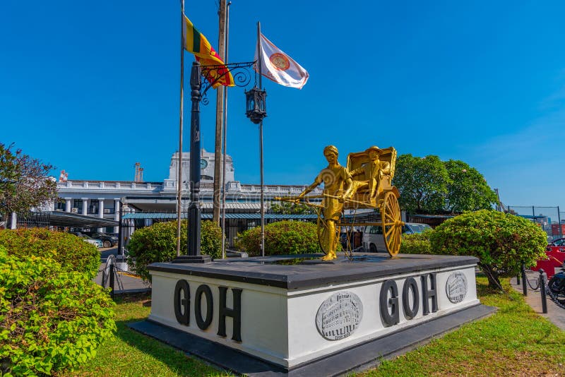 Colombo, Sri Lanka, January 18, 2022: Statue of a Golden Ricksha ...
