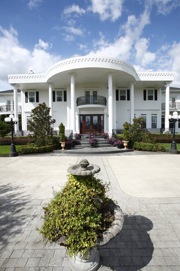 1940s Cadillac Fleetwood at Show Editorial Photo - Image of classic ...