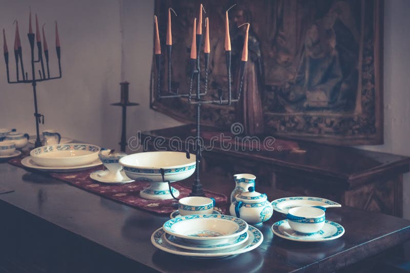 Colonial tableware editorial photo. Image of decor, famous - 64414781