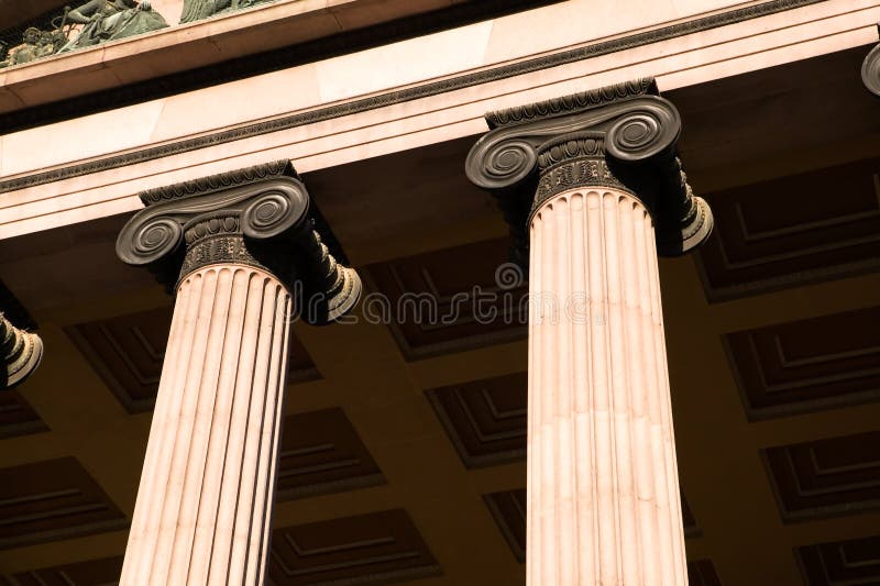 Colonna ionica greca immagine stock. Immagine di classico - 19303313