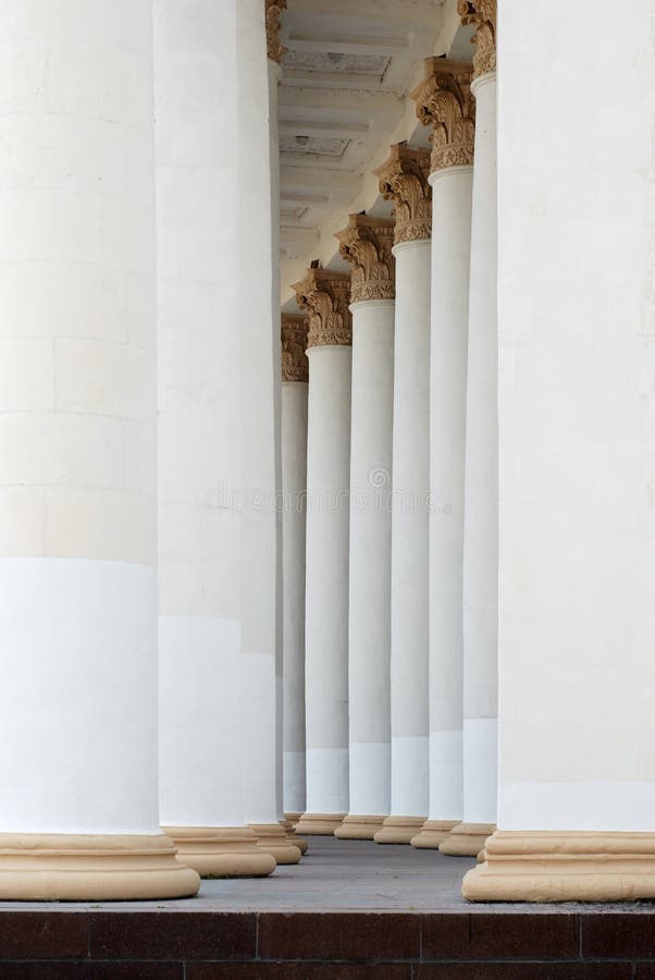 Colonnade Des Colonnes Grecques Image stock - Image of vestibule ...