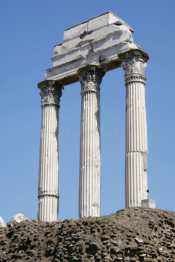 Colonne/colonne Romane Rovinate Fotografia Stock - Immagine di colonna ...