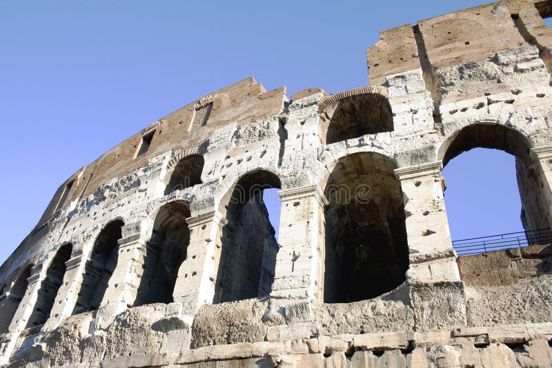 Colonne Del Colosseo a Roma, Italia Fotografia Stock - Immagine di roma ...