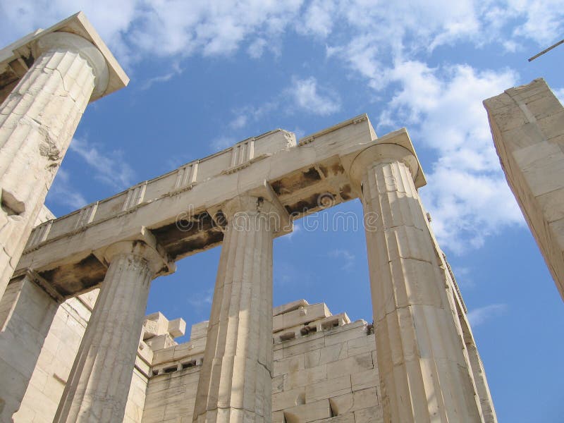 Colonne di rovine greche immagine stock. Immagine di architettura - 472315