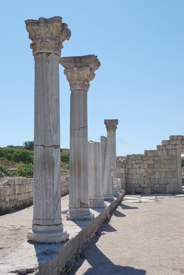 Colonne greche immagine stock. Immagine di colonne, molla - 925795