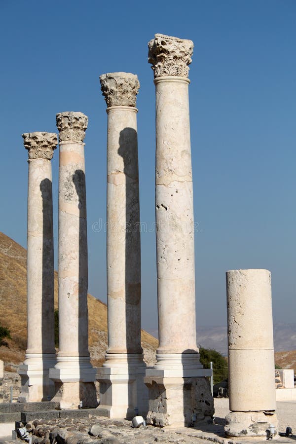 Colonne romane immagine stock. Immagine di scommessa - 17184385