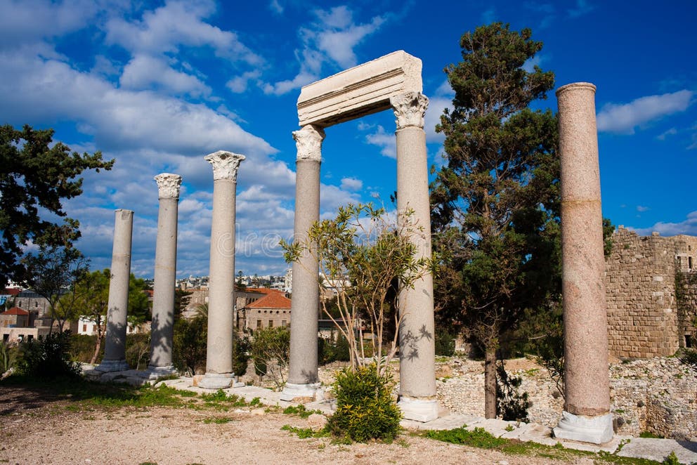 Colonne Romane Alla Fortezza Di Byblos. Fotografia Stock - Immagine di ...