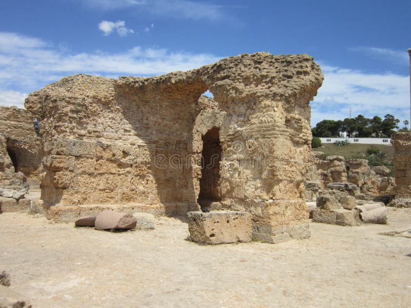 Colonnes De Carthage Antique Photo stock - Image du carthage, horizon ...