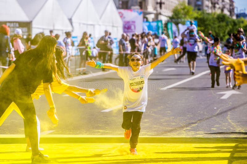 The Color Run editorial image. Image of people, marathon - 70120735