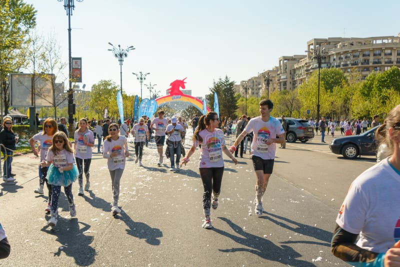 The Color Run editorial stock image. Image of dero, colorful - 96522929