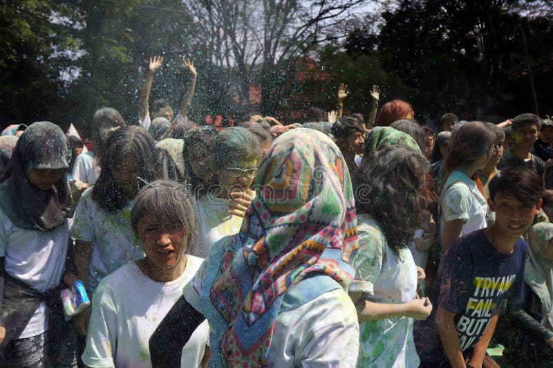 Color run editorial stock image. Image of color, city - 55027129