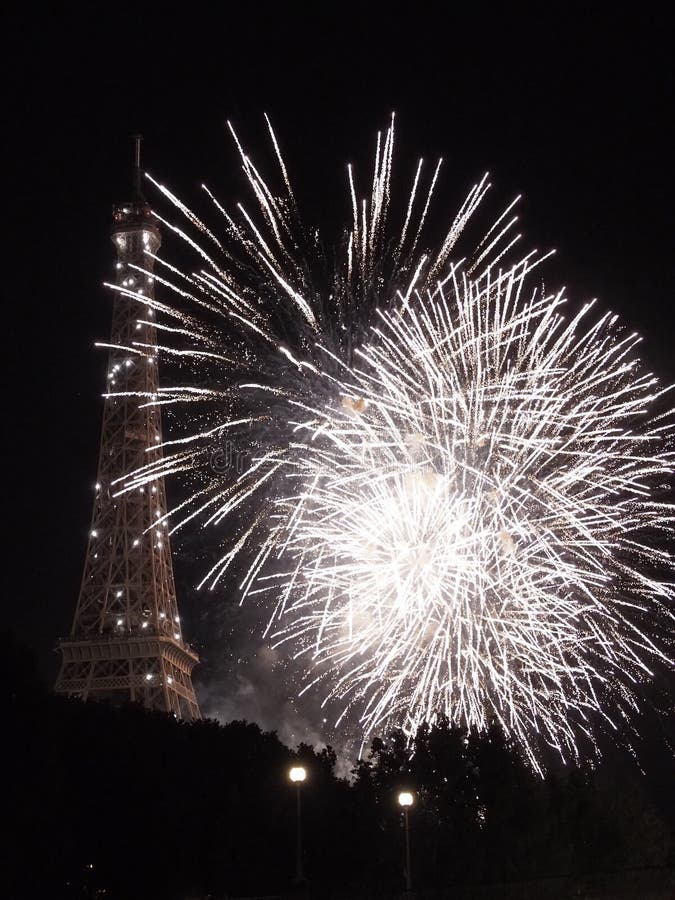 Bastille Day Fireworks at the Eiffel Tower Editorial Photography ...
