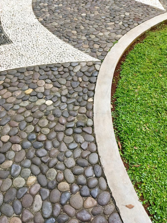2-color Stone Floor with Geometric Patterns for the Simple Garden ...