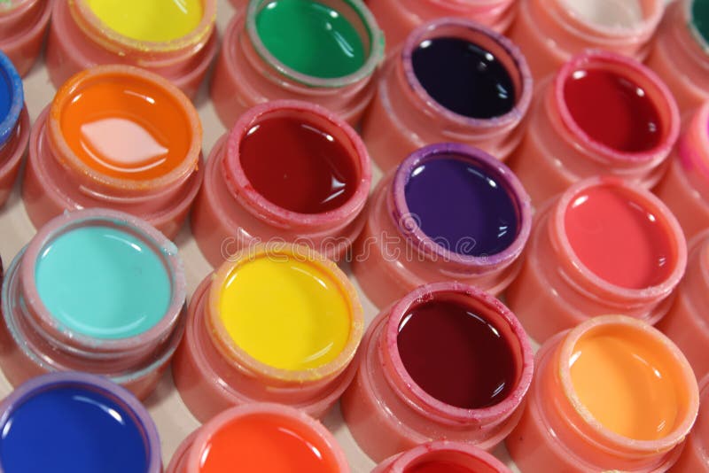 Colores Brillantes Para Los Clavos Foto de archivo - Imagen de pintura ...