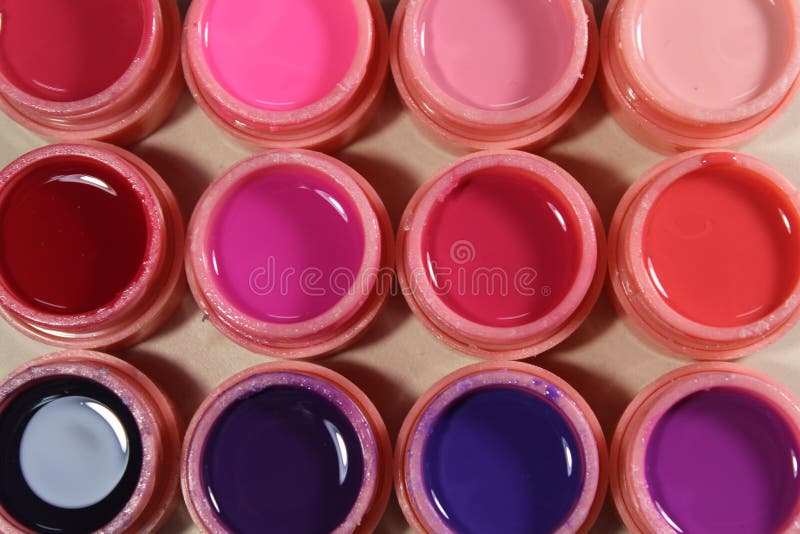 Colores Brillantes Para Los Clavos Foto de archivo - Imagen de manera ...