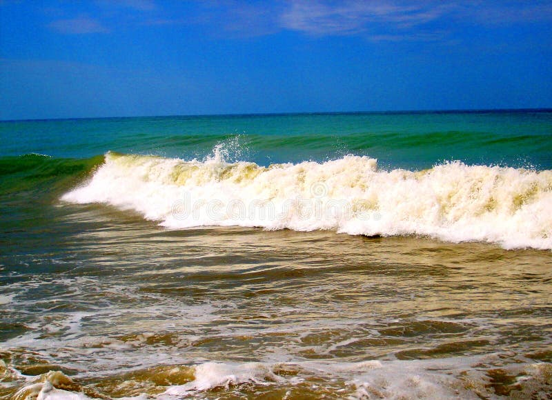 Colores del mar imagen de archivo. Imagen de ondas, cielo - 89654859