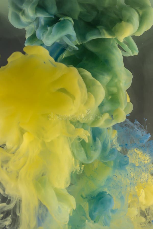 Colores En Azul Del Agua - Amarillo Foto de archivo - Imagen de ...