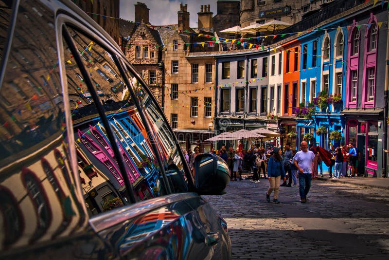 Colorful Beautiful Buildings of Edinburgh Seen through the Reflection ...