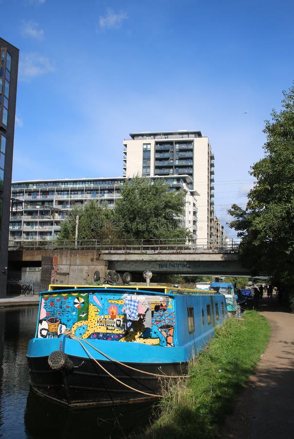 Colorful Canal Boat, Regent`s Canal, Tower Hamlets Editorial Stock ...