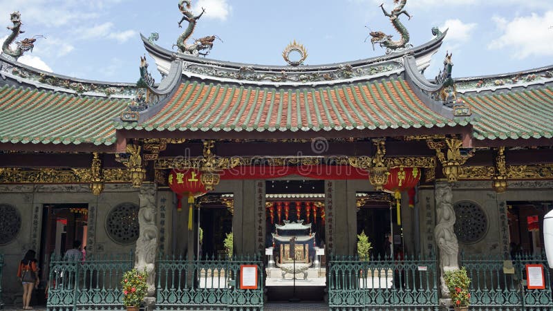 Colorful Chinese Temple in Singapore Editorial Image - Image of built ... Colorful Chinese Temple in Singapore Editorial Image - Image of built ...