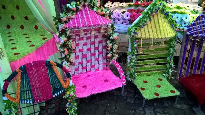 Colorful Decorative Frames with Flower Garlands for Multipurpose Use ...