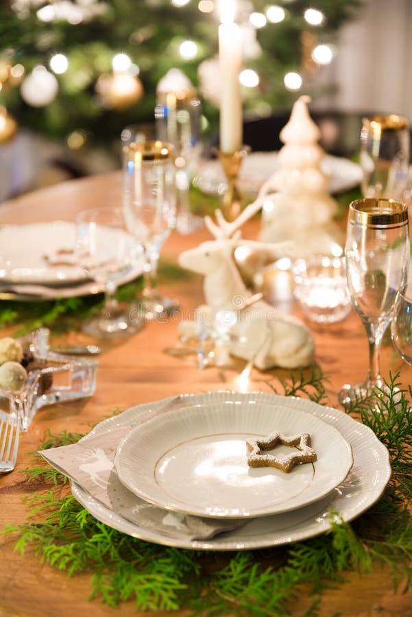 Colorful and Festive Christmas Table Setting Stock Photo - Image of ...