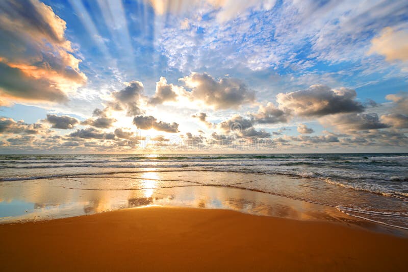 Colorful Ocean Beach Sunrise. Stock Photo - Image of cayman, mykonos ...