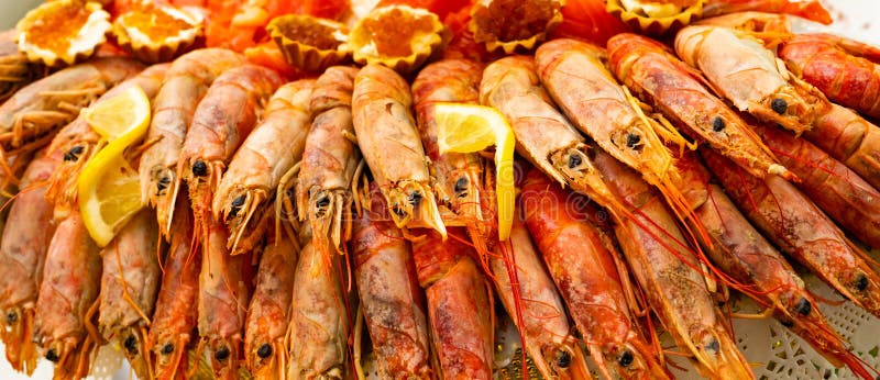 Fresh Seafood Platter Featuring Shrimp and Shellfish Garnished with ...