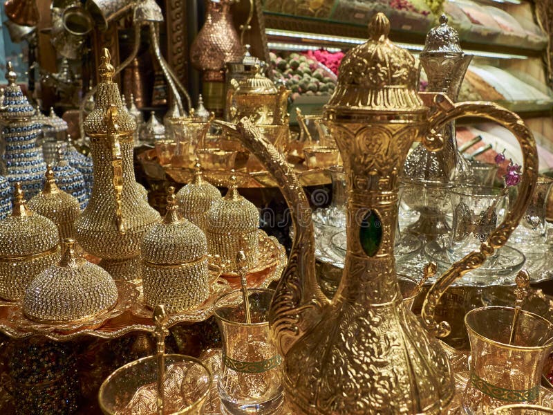 Colorful Traditional Turkish Kitchenware at Spice Bazaar, Istanbul ...