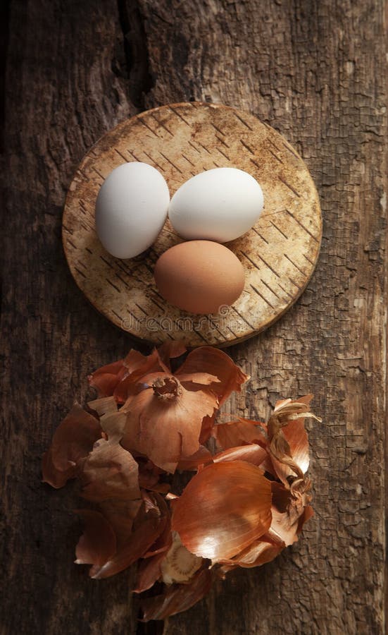 Coloring White Eggs with Onion Shell, Flatlay on Wooden Table Stock ...