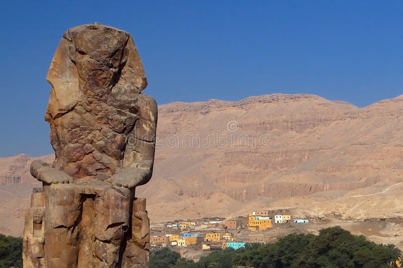 Coloso de Memnon imagen de archivo. Imagen de valle, brazo - 1605435
