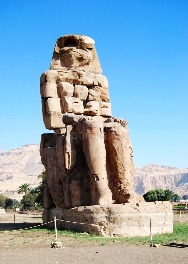 Coloso De Memnon, Estatua Del Faraón Amenhotep III, Luxor Imagen de ...