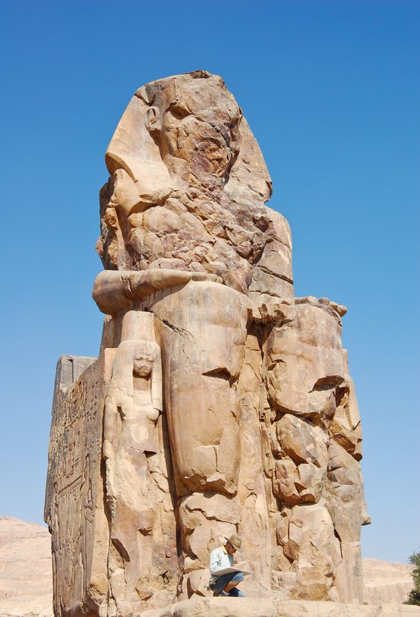 Colosos De Memnon En Egipto Foto de archivo editorial - Imagen de ...