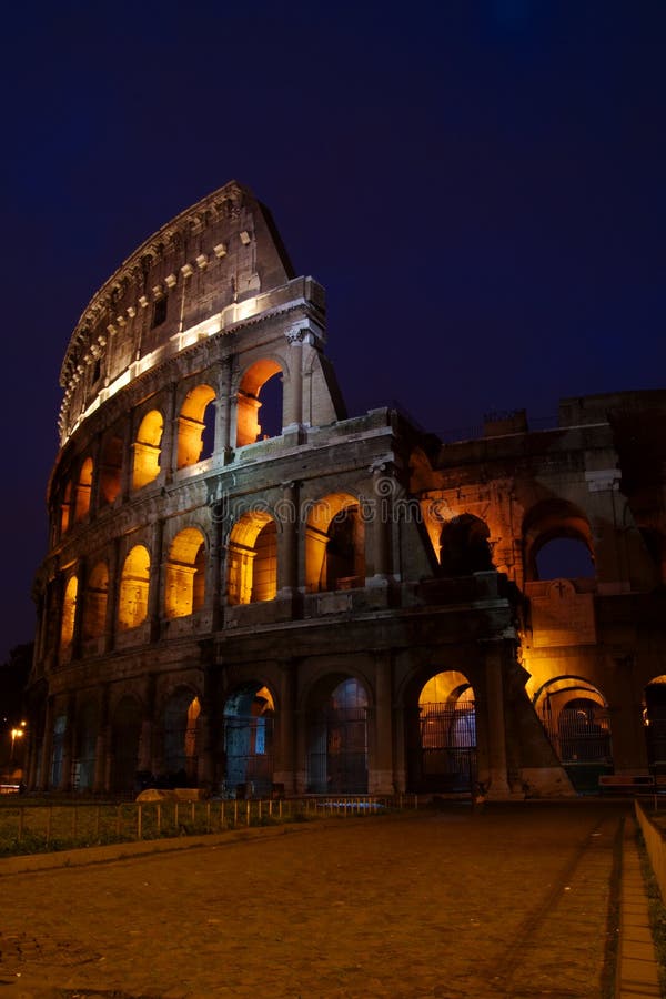 Colosseo All'alba, Roma, Italia Immagine Stock - Immagine di romano ...