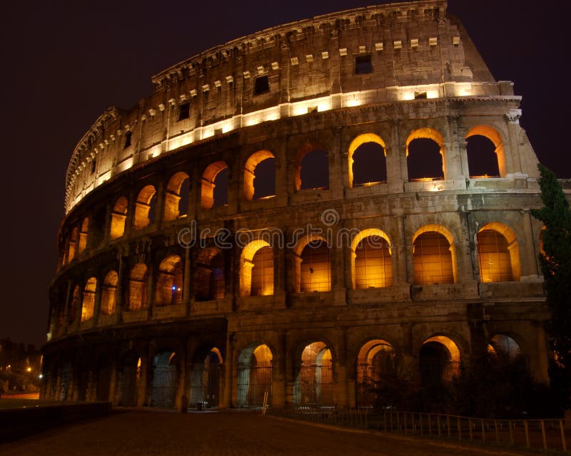 Colosseo All'alba, Roma, Italia Immagine Stock - Immagine di romano ...