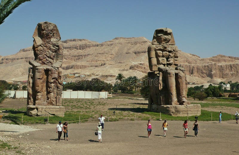Colosses De Memnon. Luxor, Egypte Photo stock - Image du archéologie ...