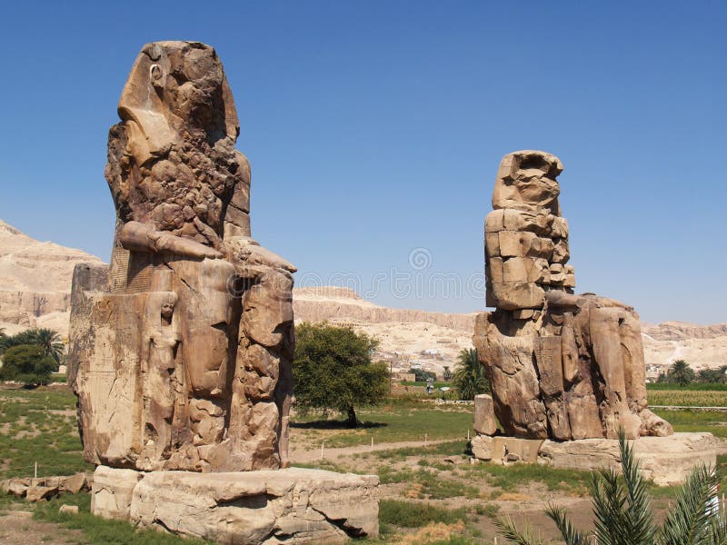 Colosses De Memnon Dans Thebes Image stock - Image du merveille, ruine ...