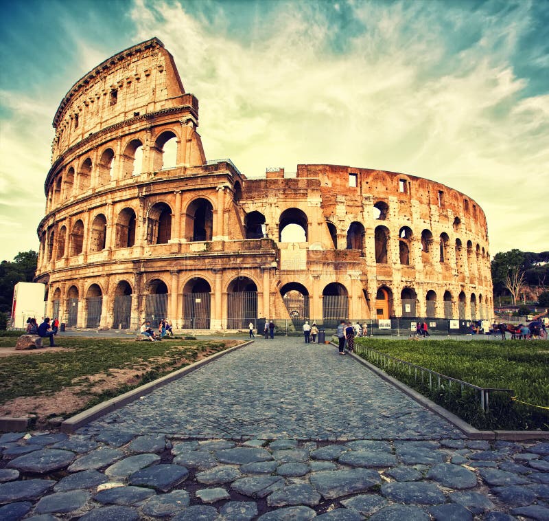 Roma, Esterno Del Colosseum O Colosseo Immagine Stock - Immagine di ...